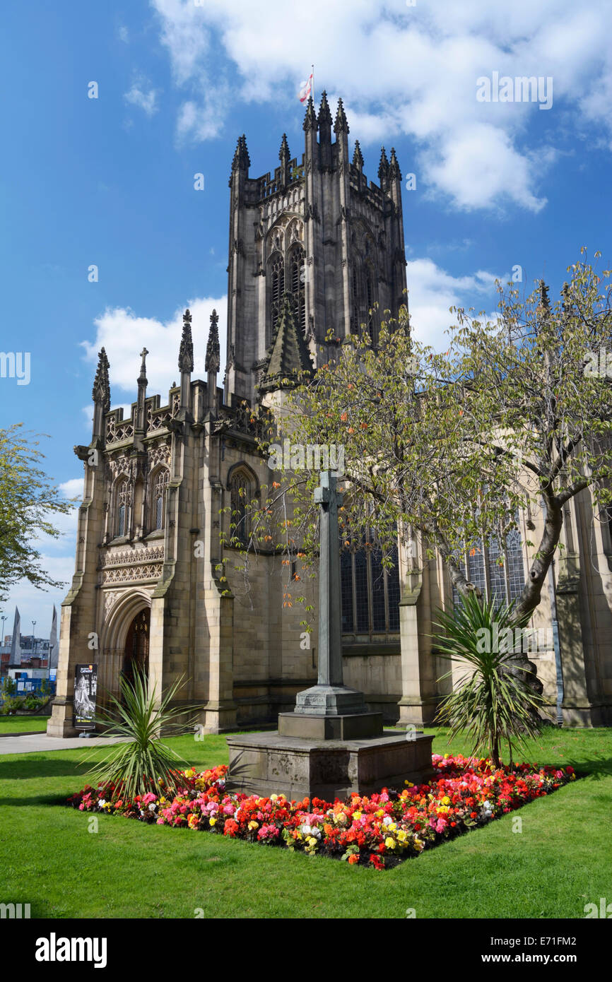 Manchester cathedral hi-res stock photography and images - Alamy
