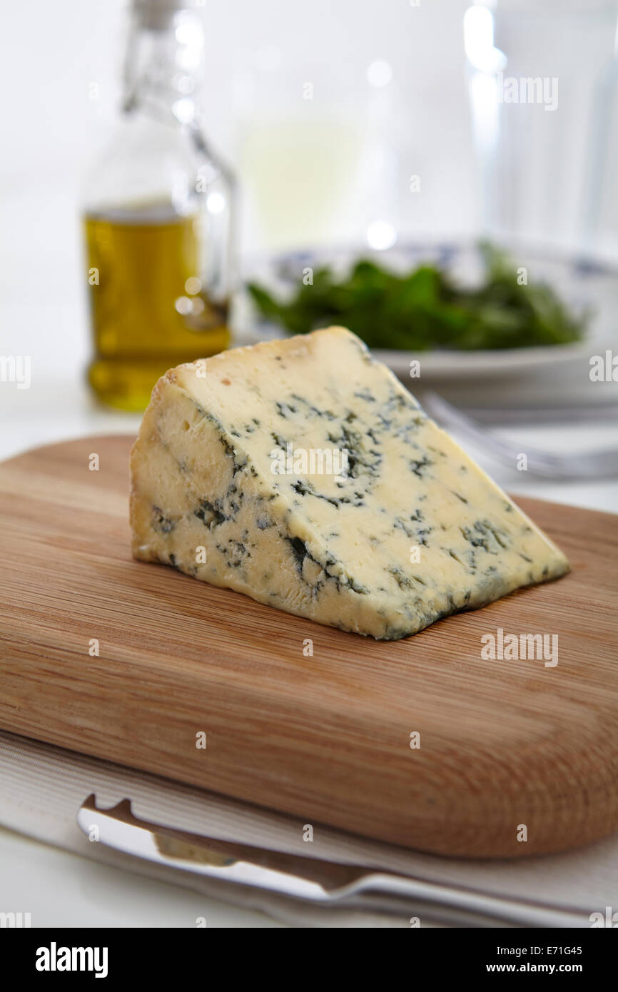 Stilton on bread board Stock Photo - Alamy