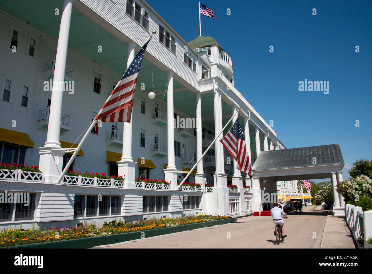 USA, Michigan, Mackinac Island. Famous veranda of the historic landmark ...