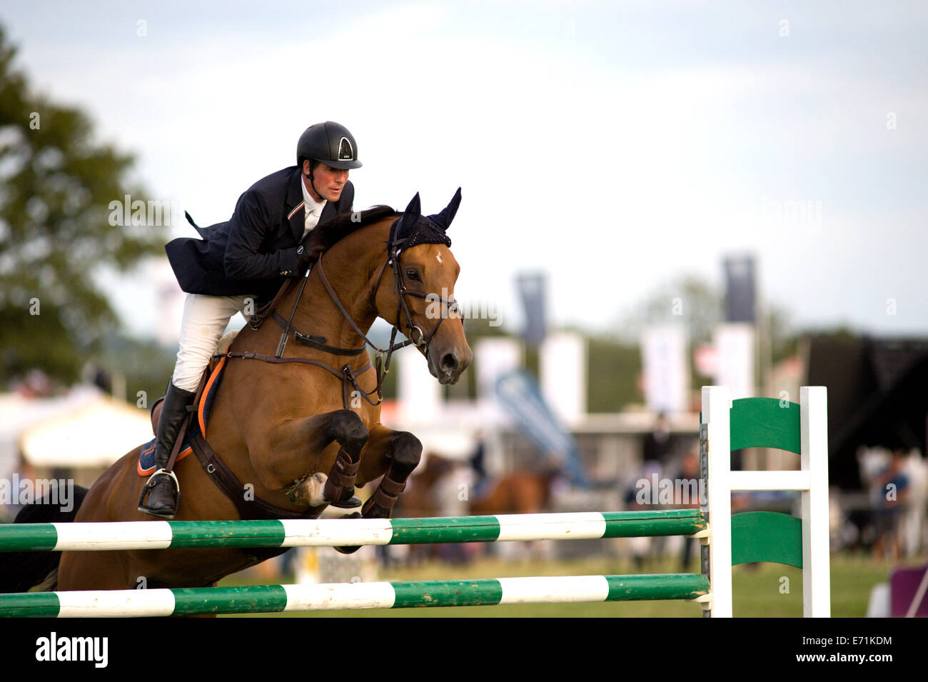 Action fence leap jump hi-res stock photography and images - Alamy