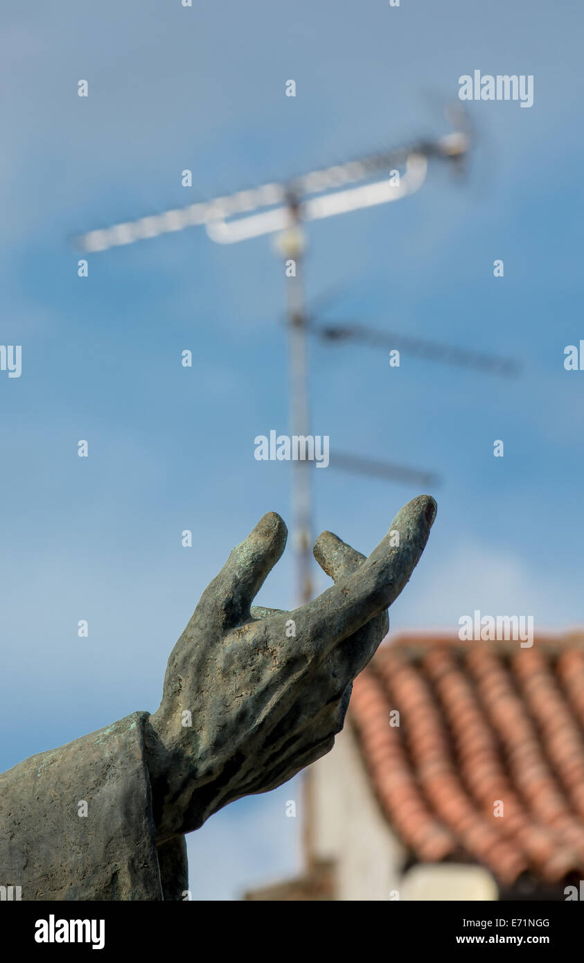Aerial In The Hand Of A Statue Stock Photo - Alamy