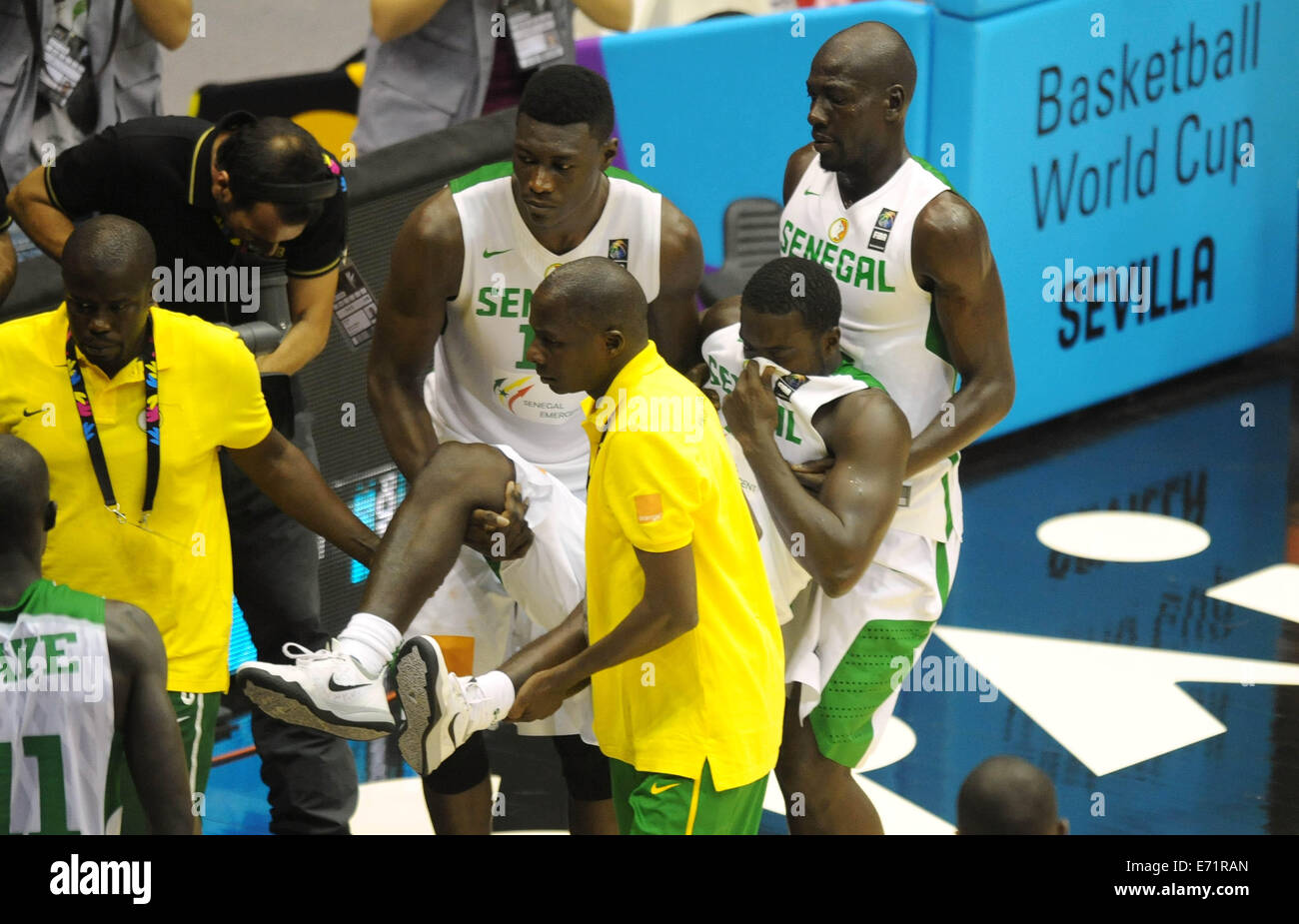 Senegal basketball player hi-res stock photography and images - Alamy