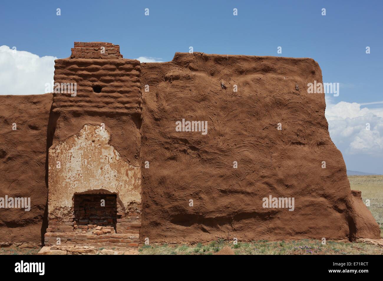 Adobe building hi-res stock photography and images - Alamy
