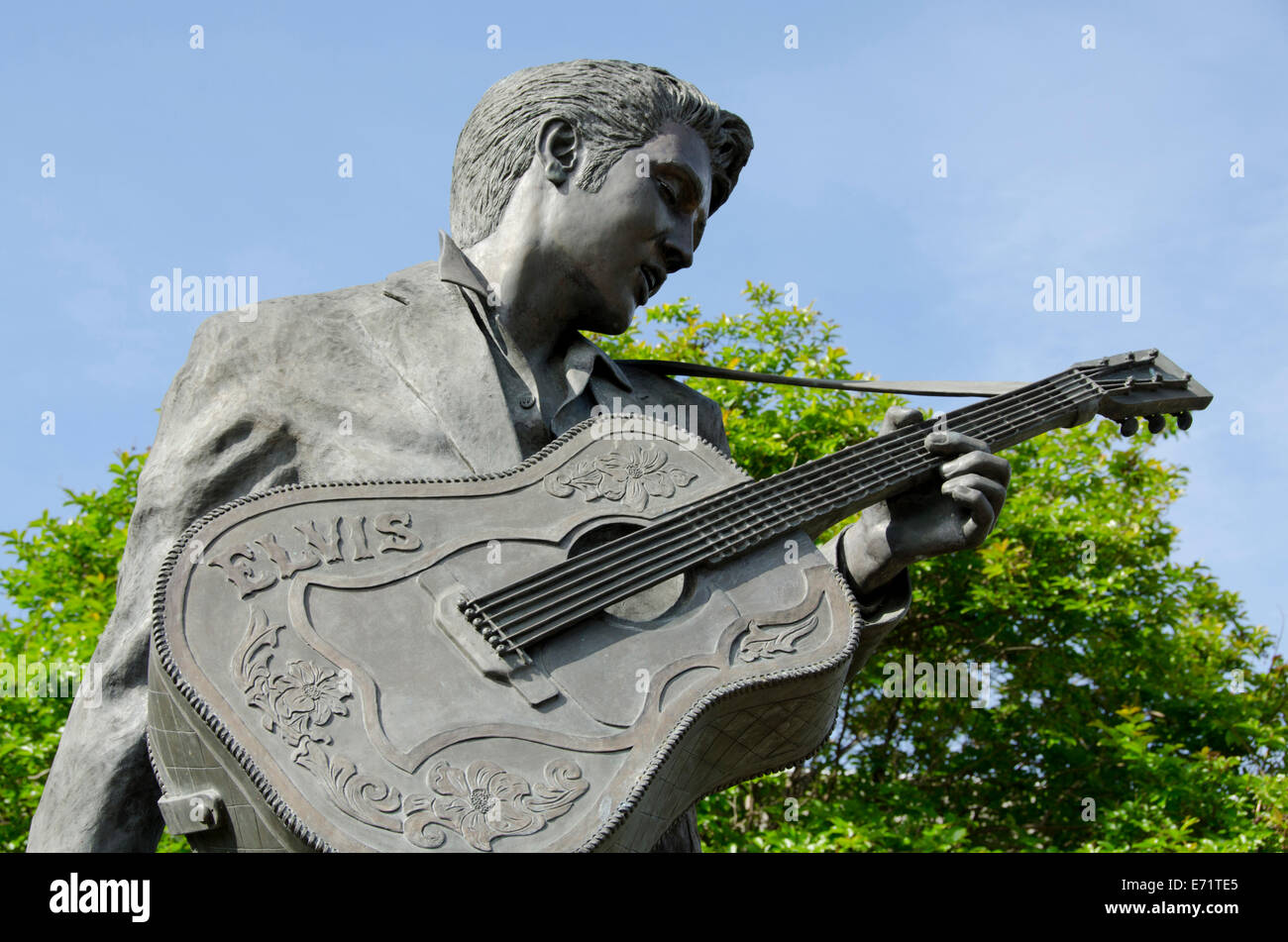 Elvis statue hi-res stock photography and images - Alamy