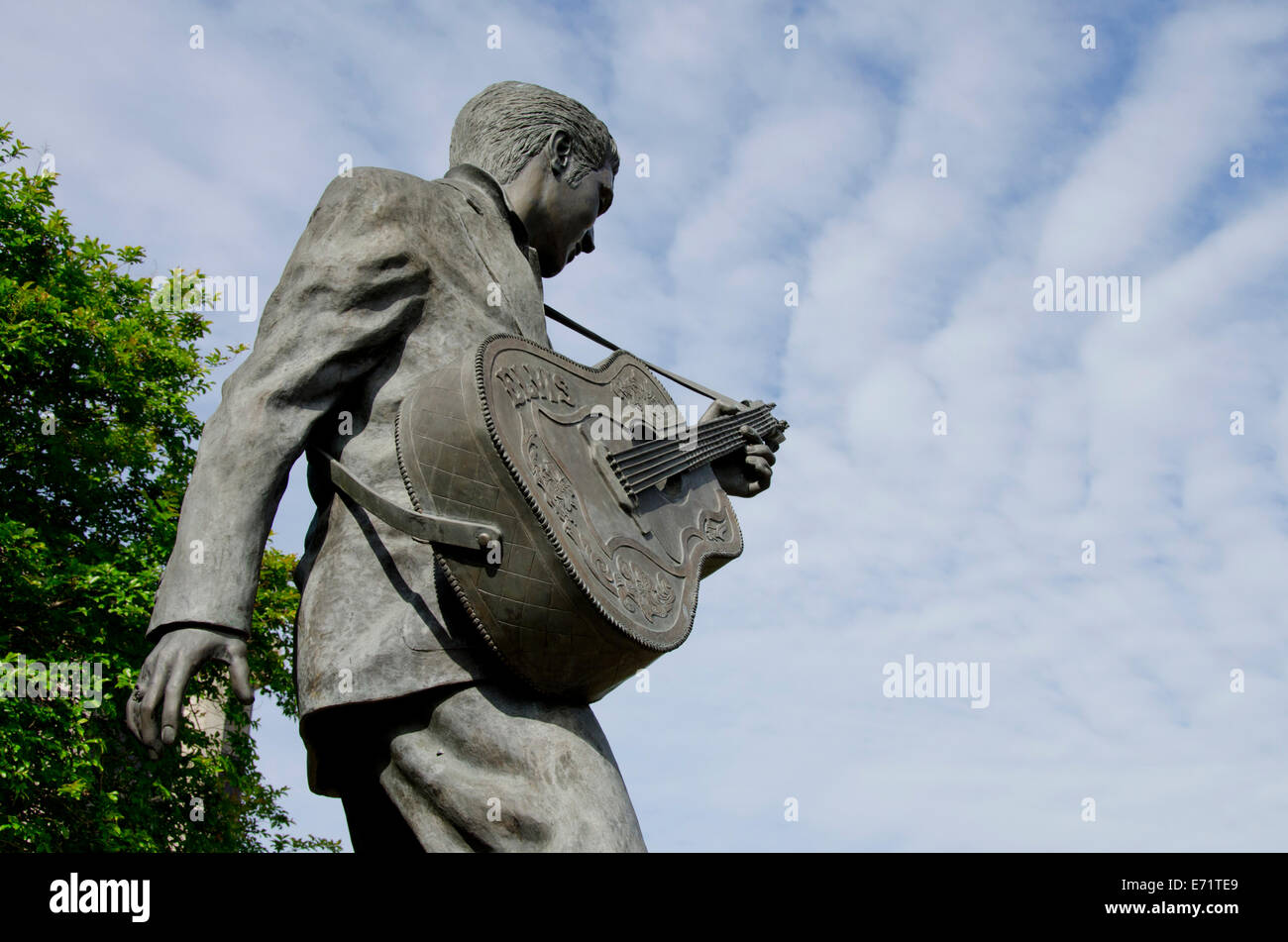 USA, Tennessee, Memphis. Downtown Memphis, statue of Elvis in Elvis ...