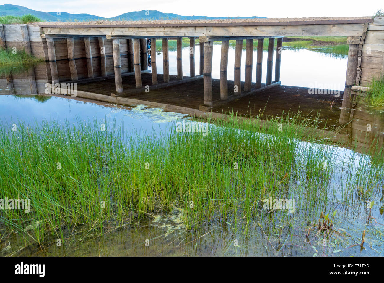 Dirt road bridge pass over water Stock Photo - Alamy
