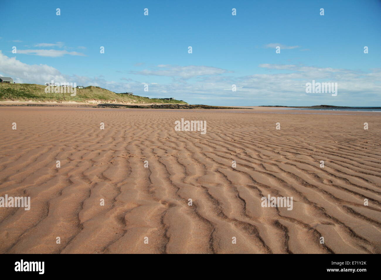 Wave line patterns hi-res stock photography and images - Alamy