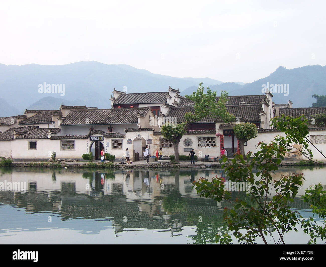 April 29, 2008 - HUANGSHAN, CHINA-Dec 23: A beautiful scene of Hong ...