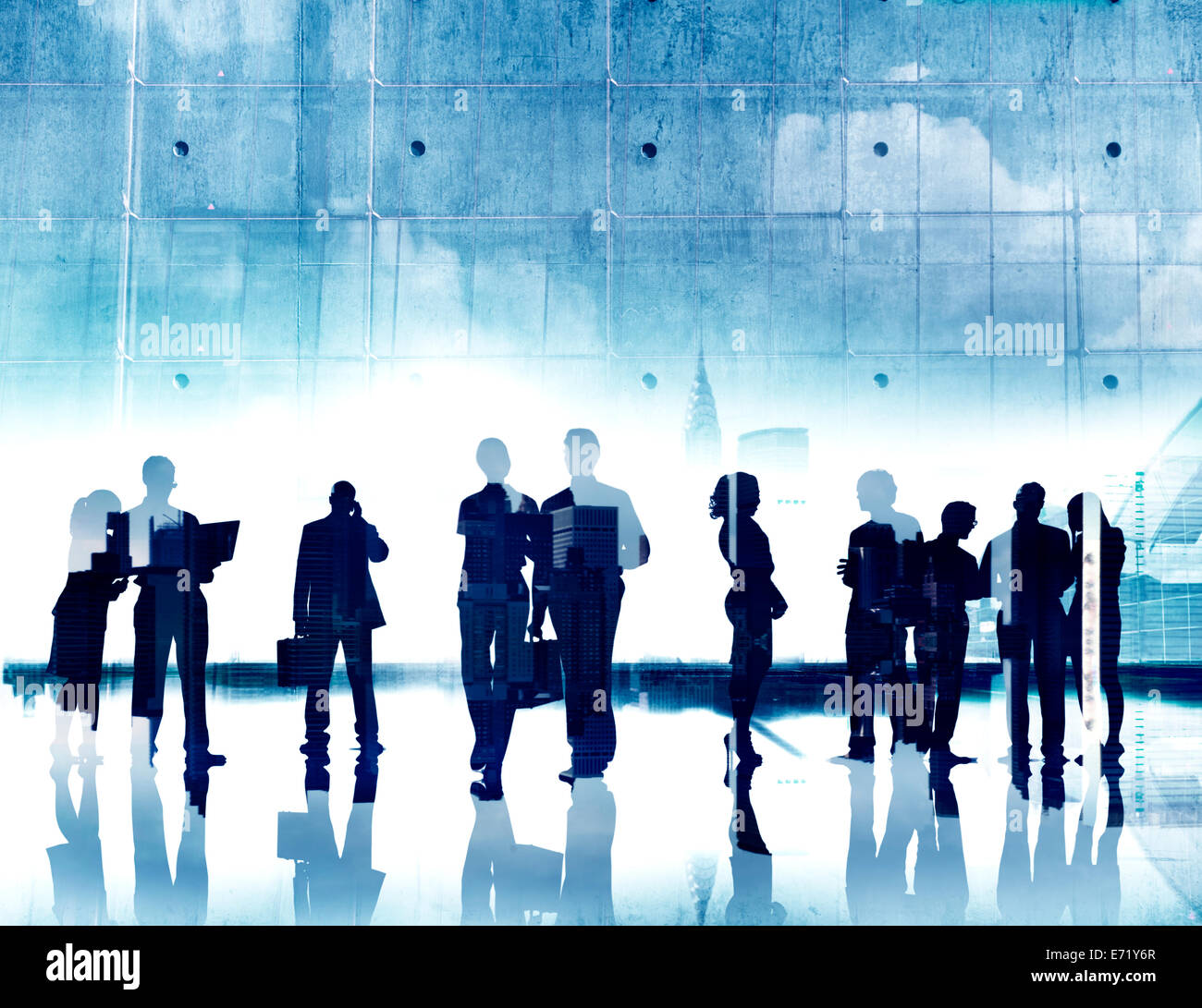 Working at the scene hi-res stock photography and images - Alamy