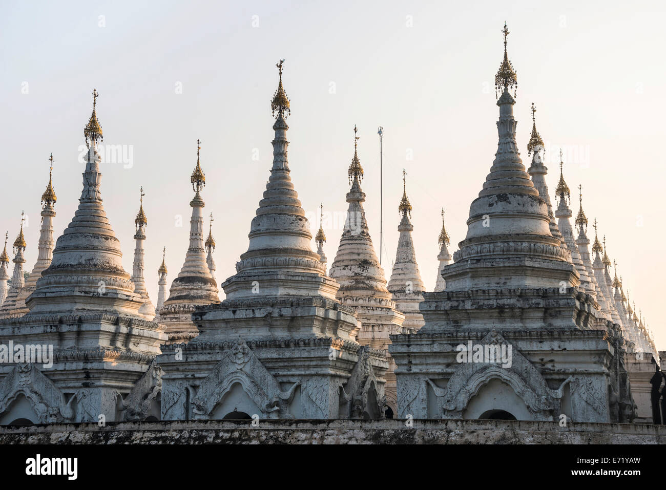 Atthakatha chedis or stupas, Sandamuni Paya or Sandamuni Pagoda, temple ...