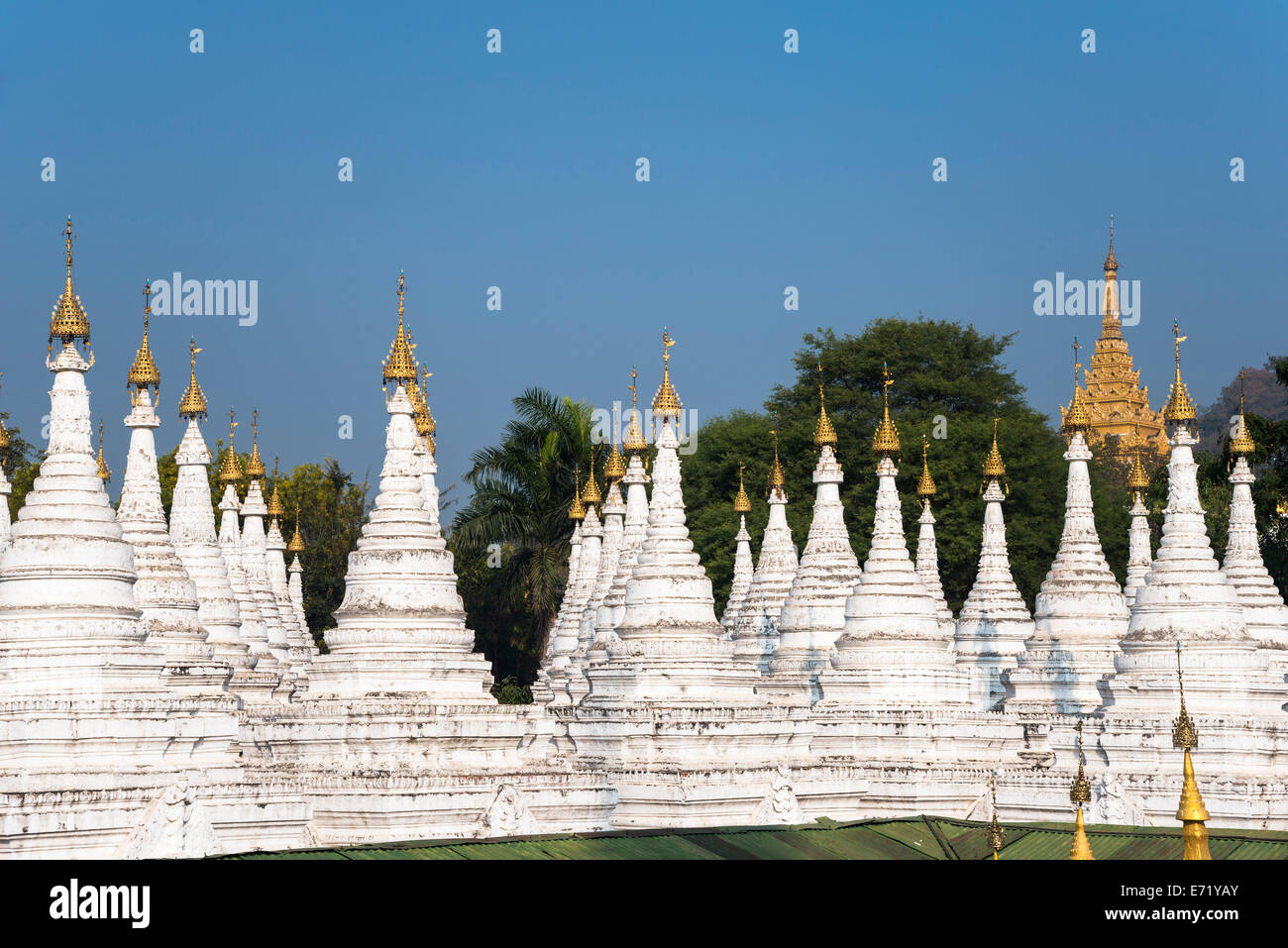 Atthakatha chedis or stupas, Sandamuni Paya or Sandamuni Pagoda, temple ...