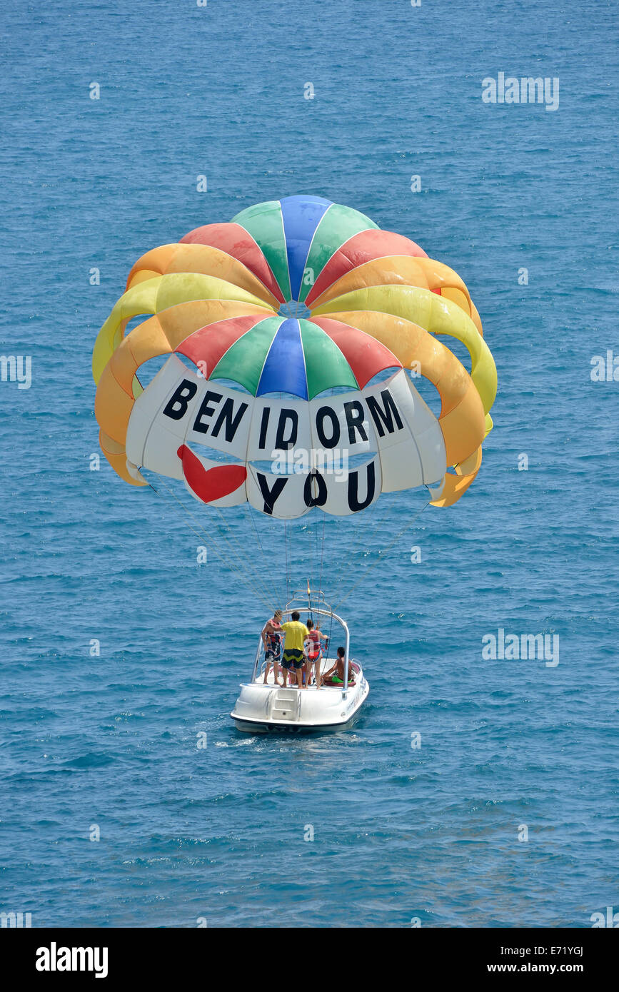 Excursion boat with paraglider, labeled "Benidorm loves you", Playa ...