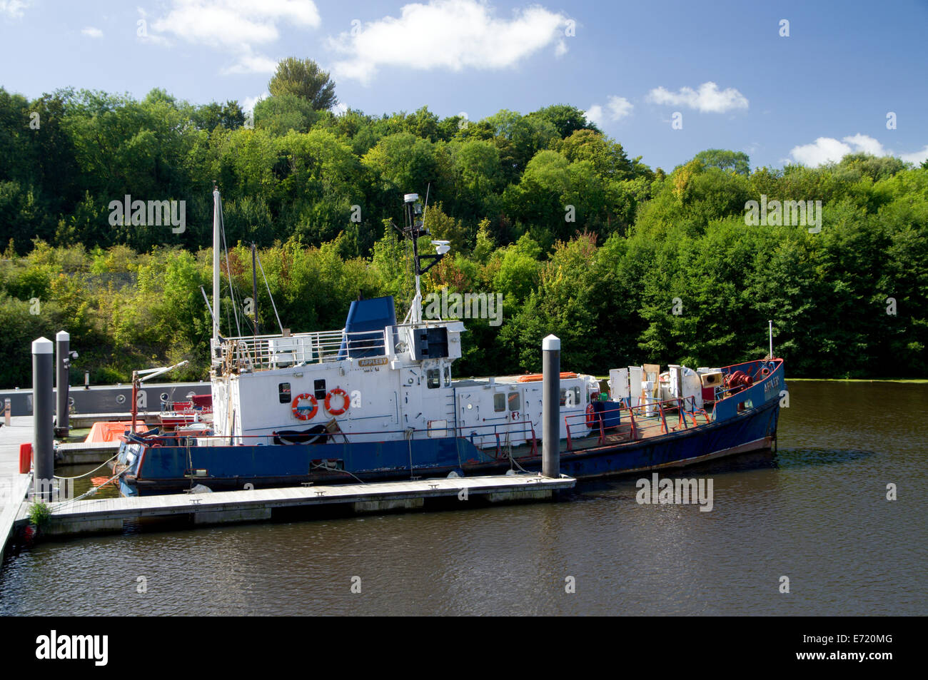 Boat river ely cardiff bay vessel marine ship wales hi-res stock ...