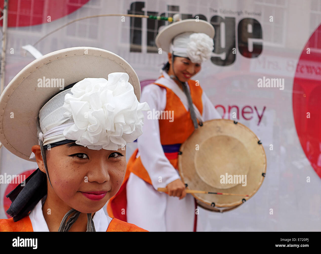 Street performers.The Fringe.Edinburgh.2014 Stock Photo - Alamy