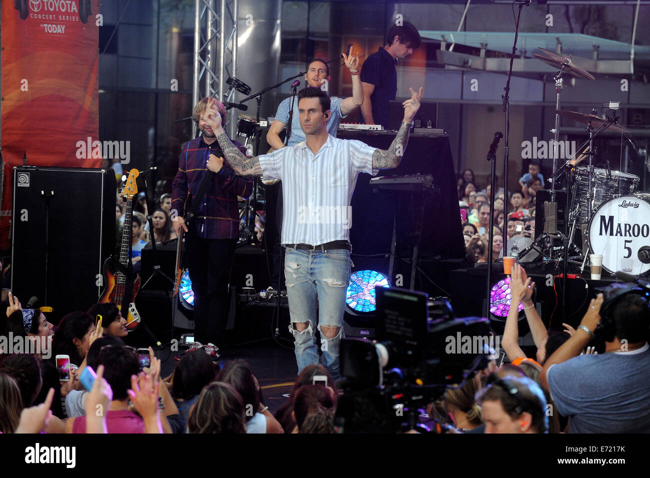 Mickey Madden, Adam Levine, James Valentine and Jesse Carmichael of ...