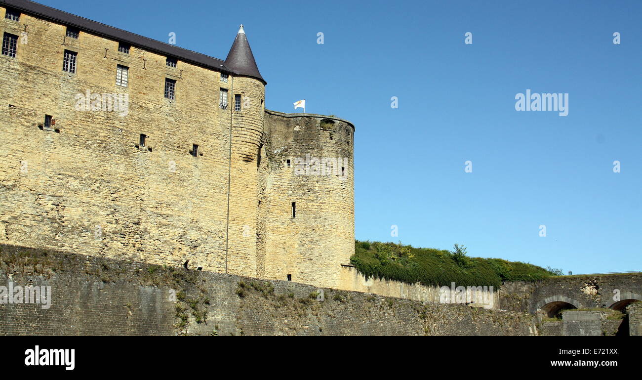 16th century castle construction hi-res stock photography and images ...