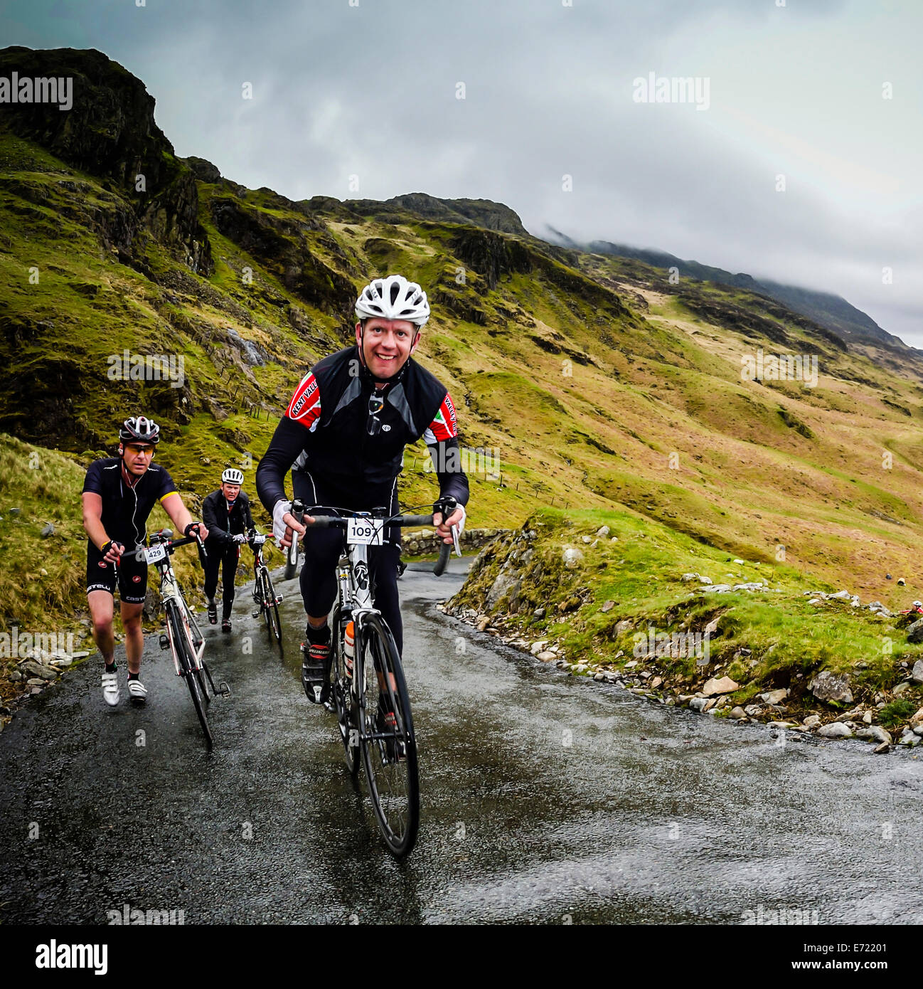 Racing cyclist climbing the steepest section of the Hardknott Pass in ...