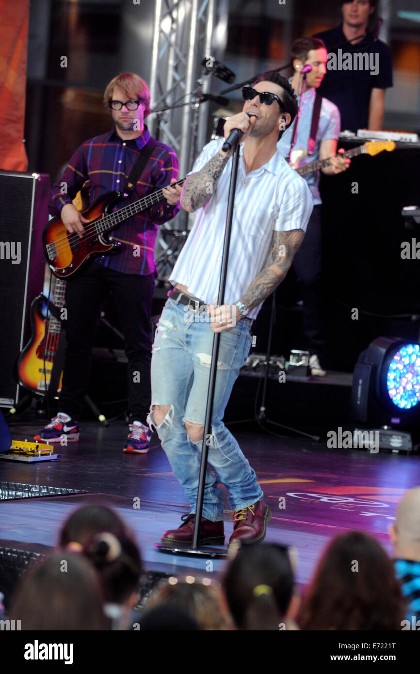 Mickey Madden, Adam Levine, James Valentine and Jesse Carmichael of ...