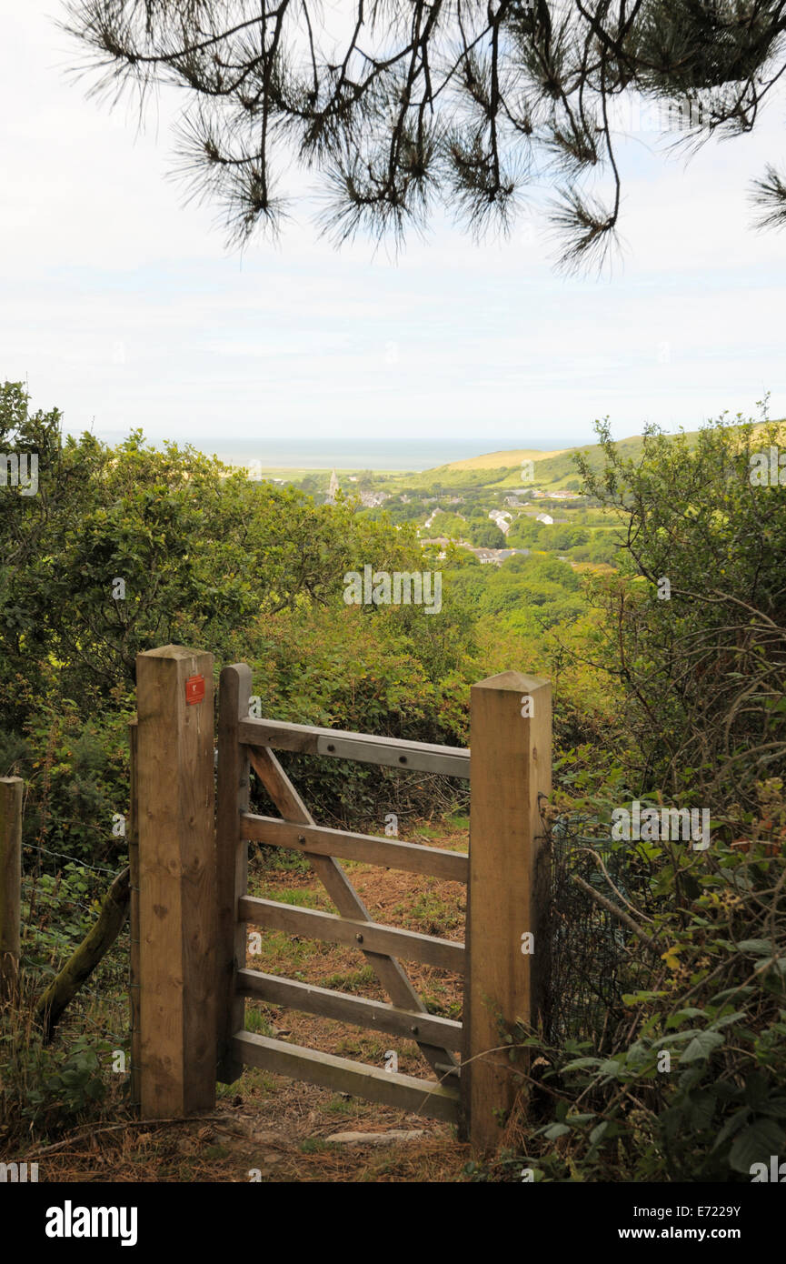 Public right of way footpath hi-res stock photography and images - Alamy