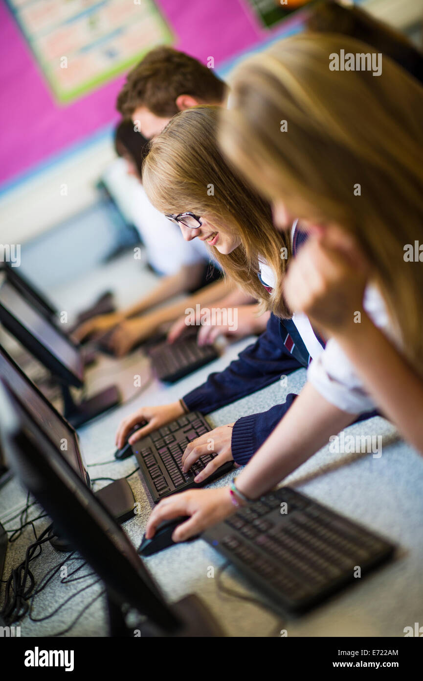Children computers school hi-res stock photography and images - Alamy