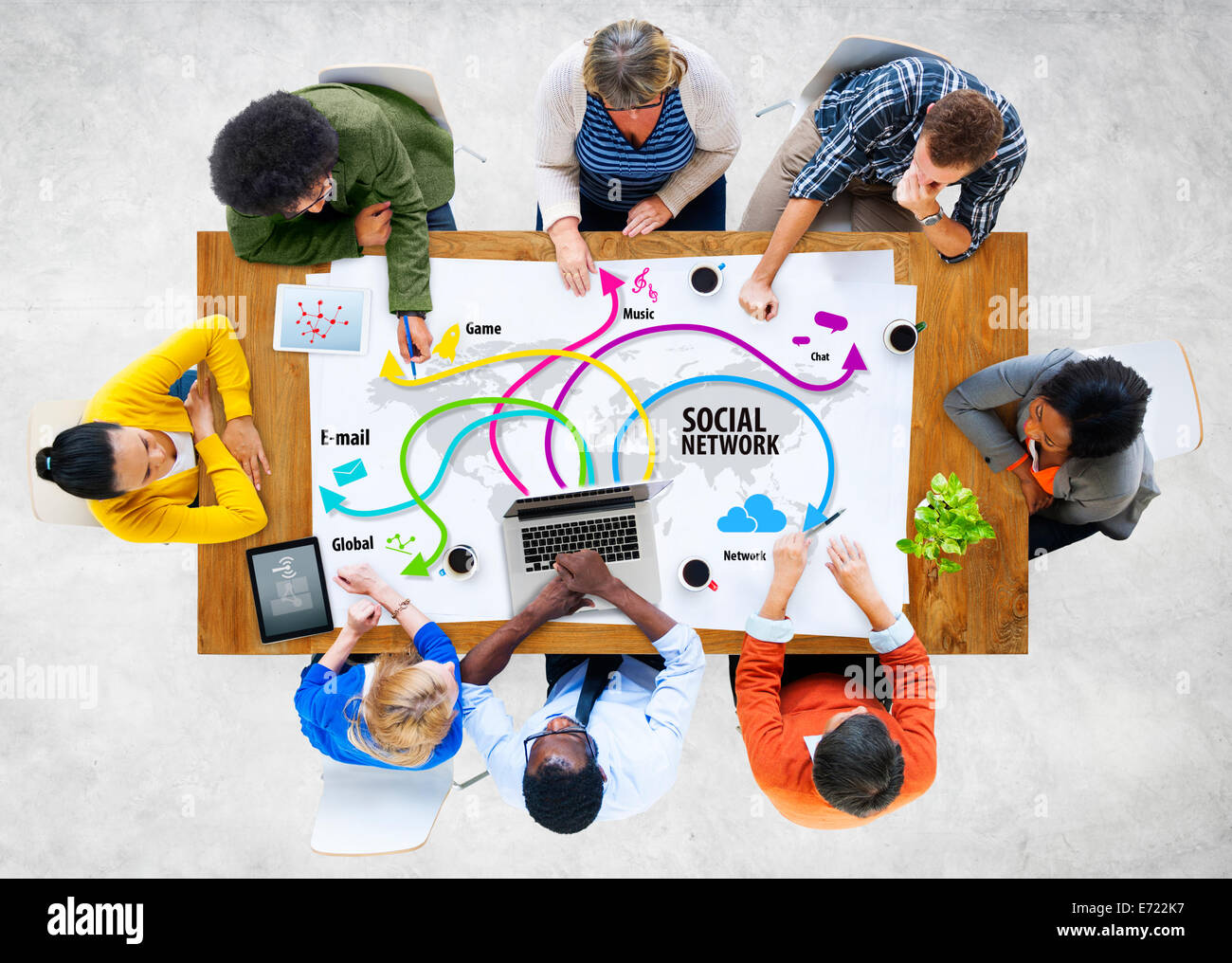 Global people connected communication network hi-res stock photography ...