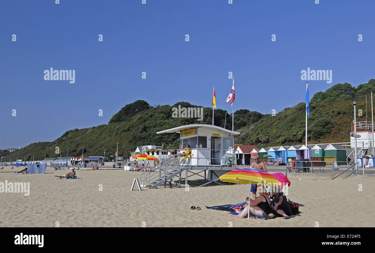 England, Dorset, Bournemouth, Lifeguard Station on the beach Stock ...