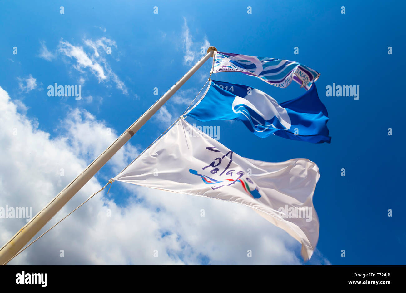 Clean and blue beach hi-res stock photography and images - Alamy