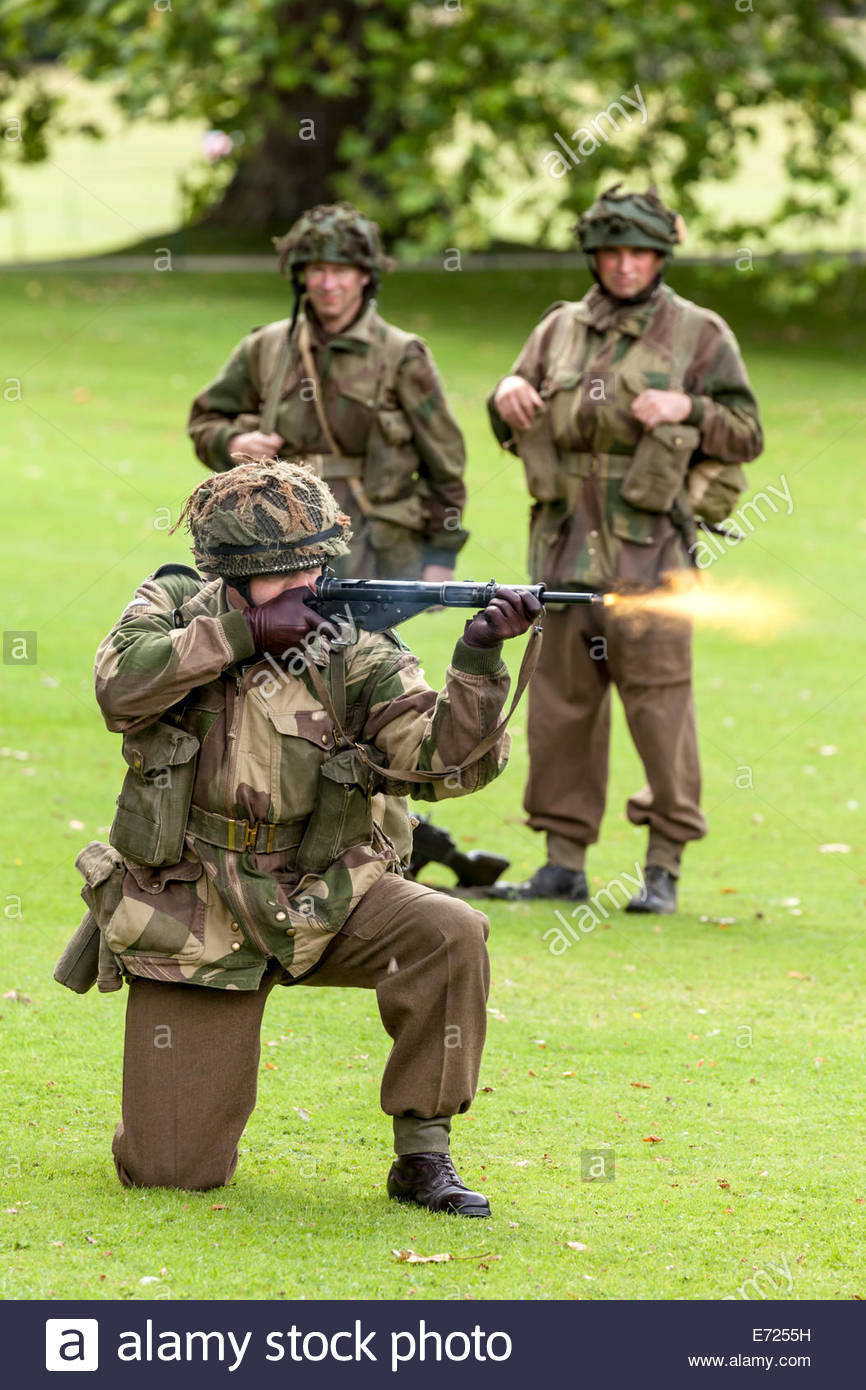 World War Two re-enactment. British Paratrooper firing a sten gun Stock ...
