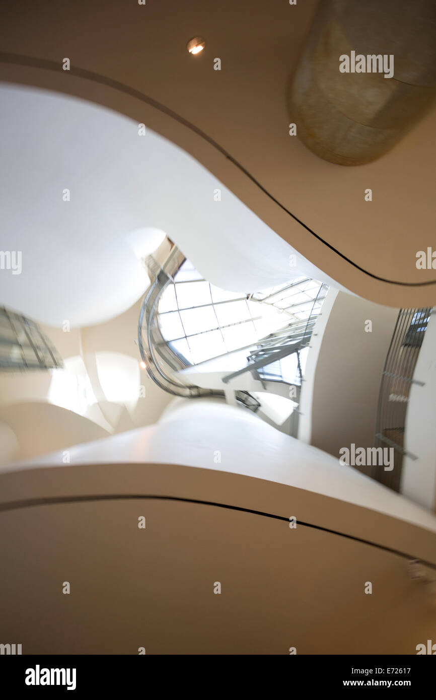 Glass ceiling atrium hi-res stock photography and images - Alamy