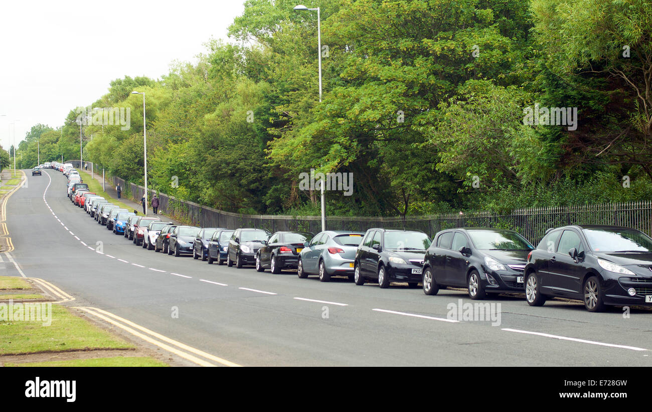 Line of cars parked along roadside Stock Photo - Alamy