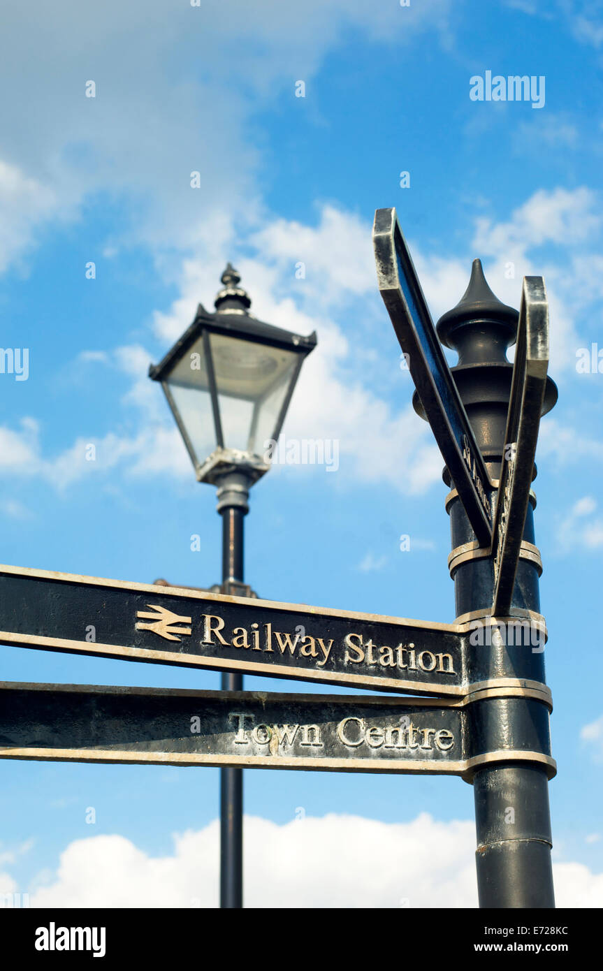 Black victorian lamp post hi-res stock photography and images - Alamy