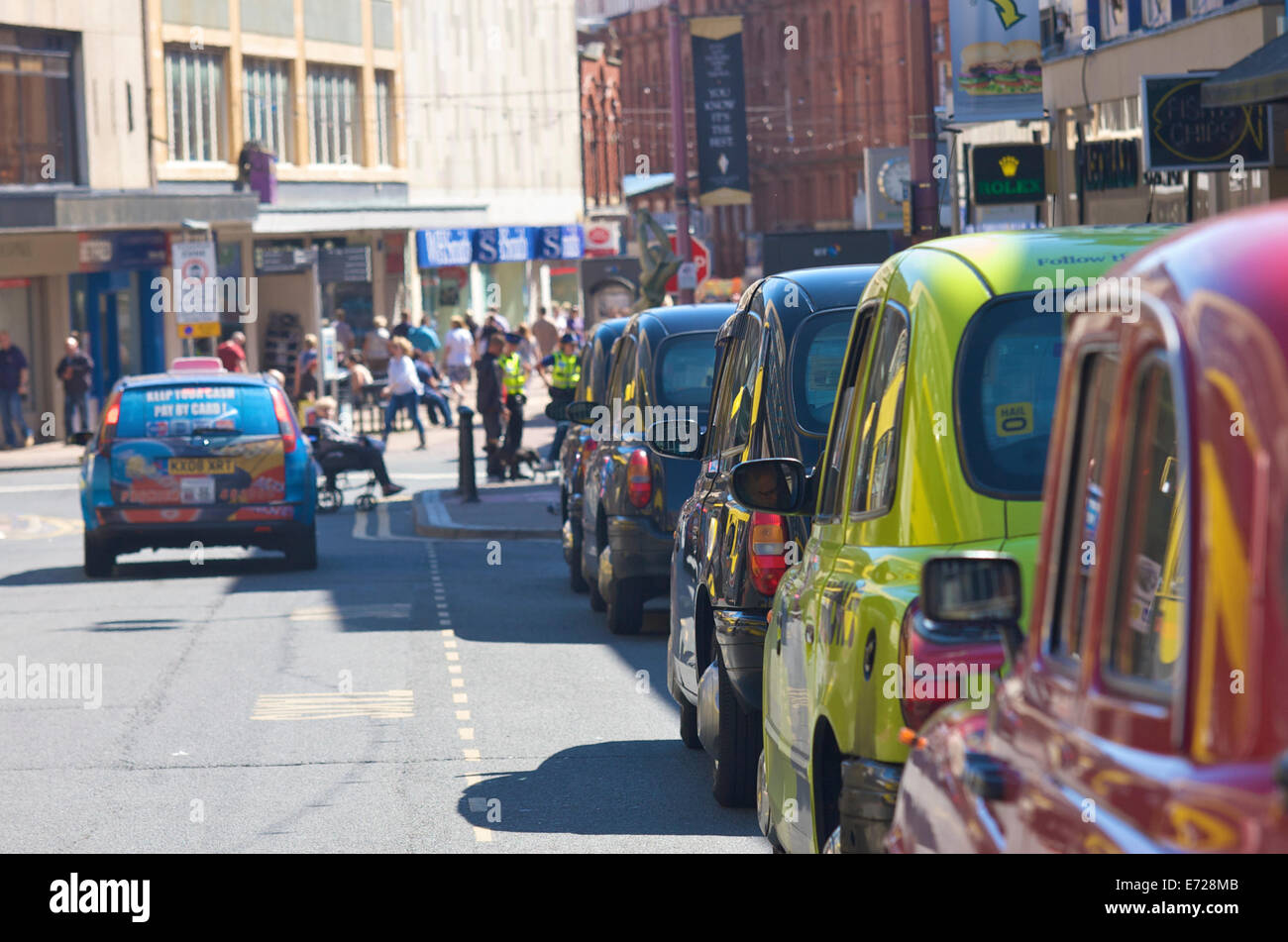 Taxis waiting in taxi rank hi-res stock photography and images - Alamy