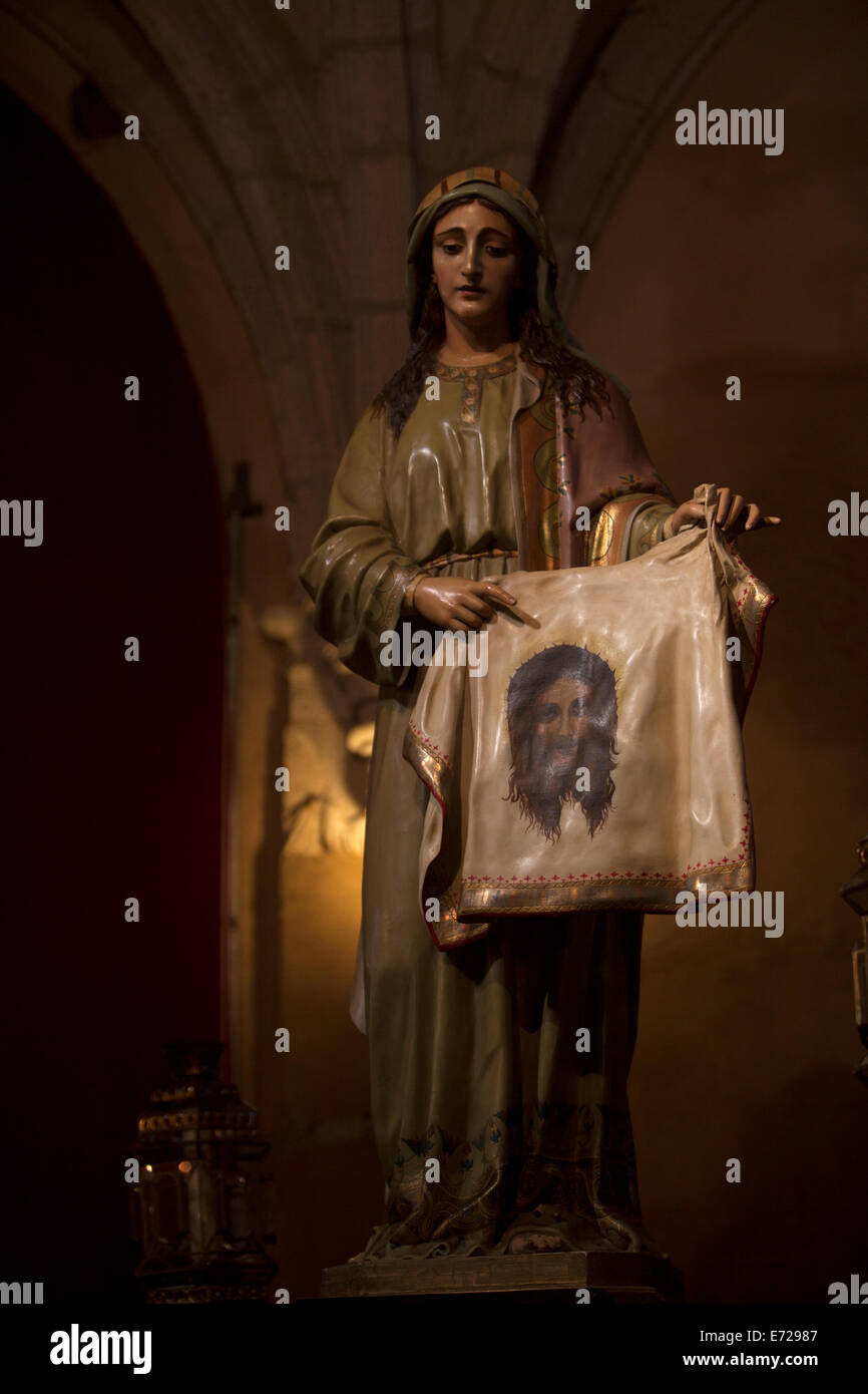 A sculpture of Saint Berenice holding the veil with the face of Jesus ...