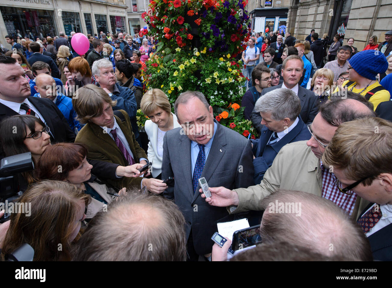Journalists interview Alex Salmond, leaders of the Scottish National ...