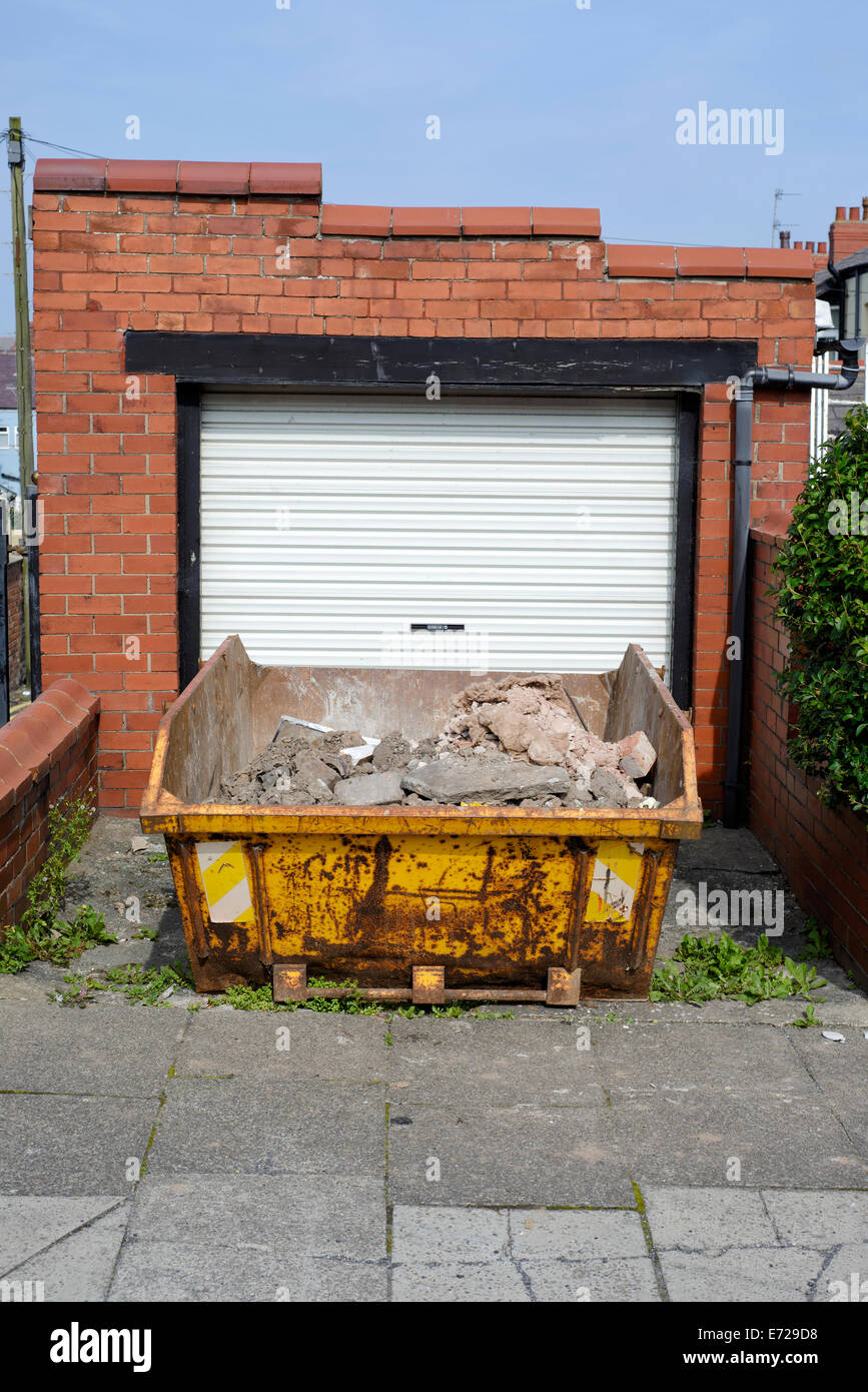 Builders skip waste hi-res stock photography and images - Alamy