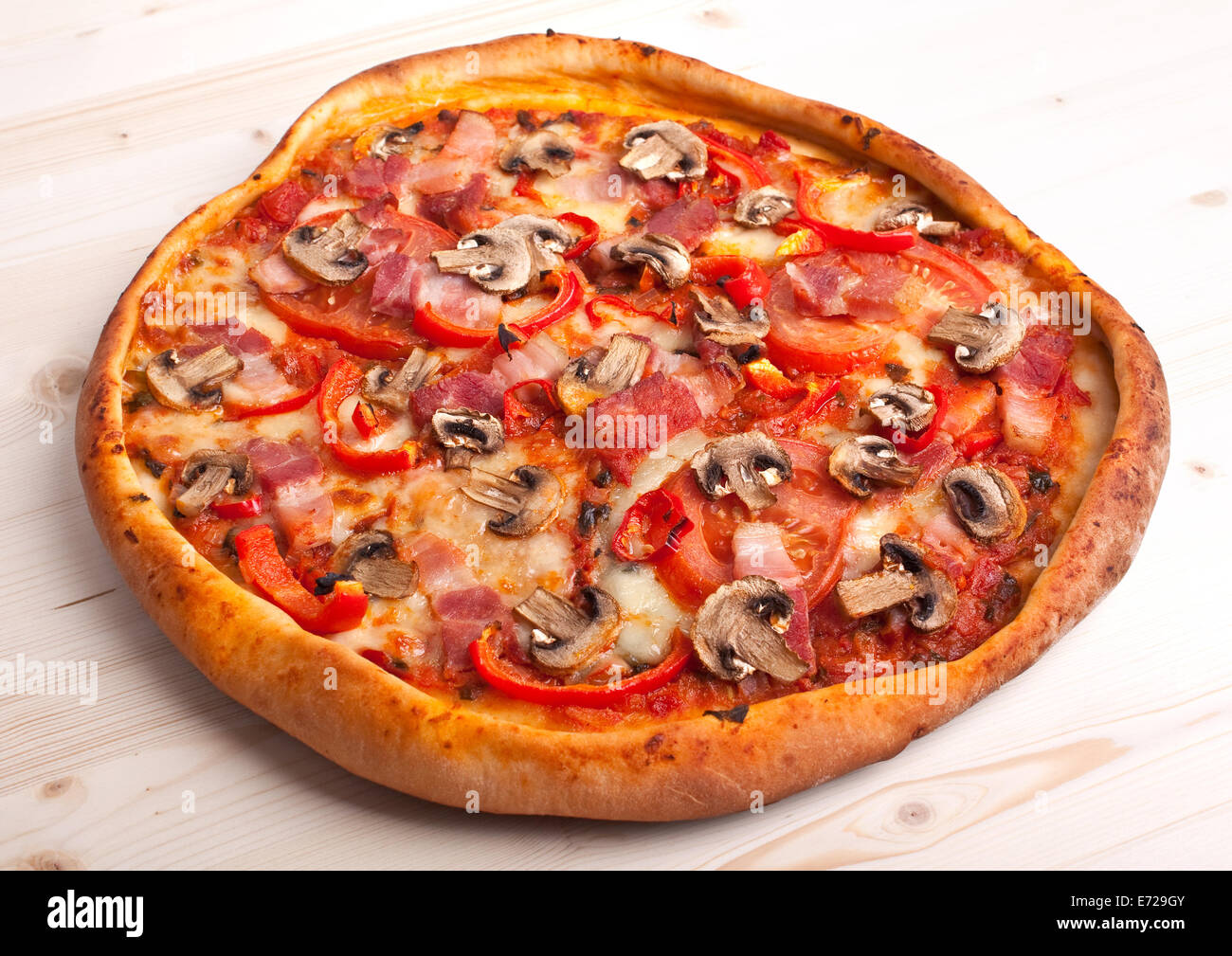 Classic pizza ham mushrooms hi-res stock photography and images - Alamy