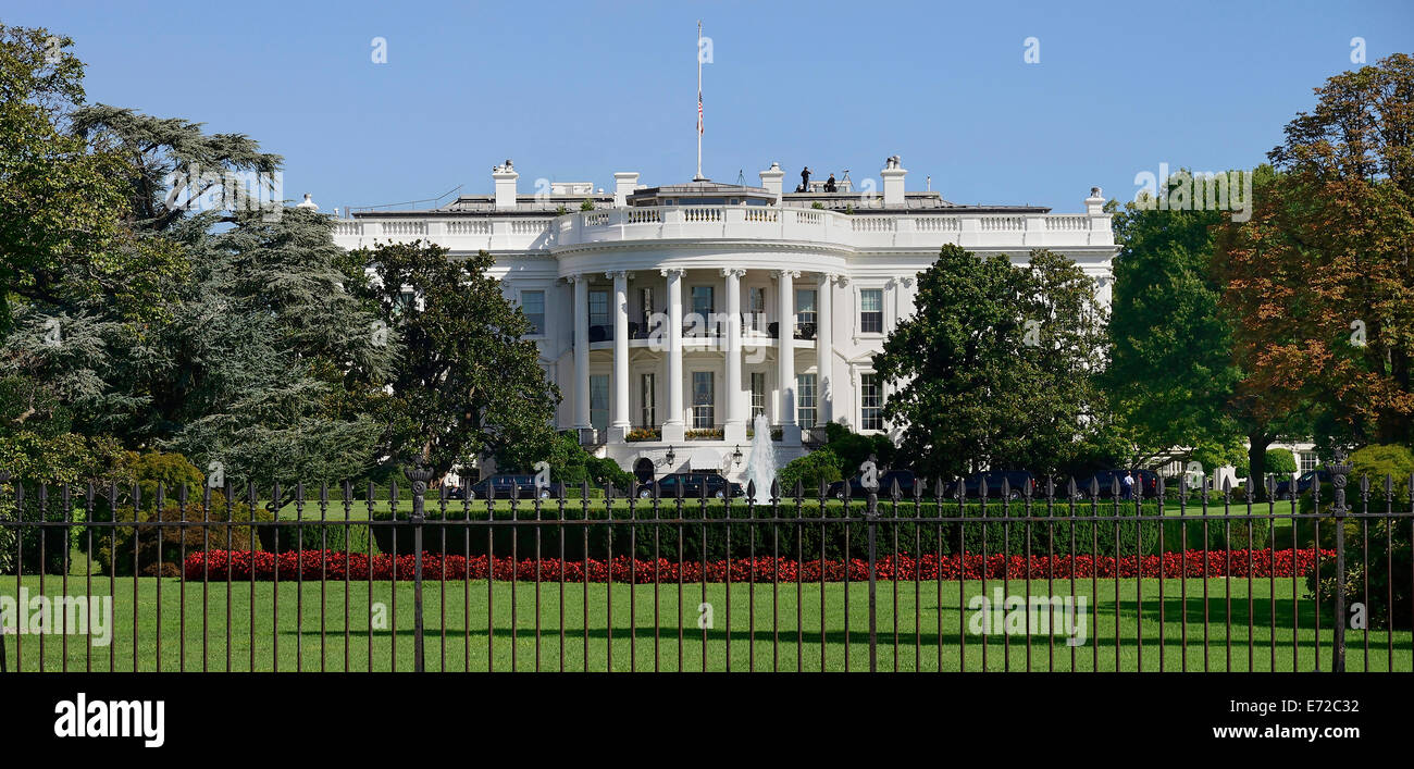 USA, Washington DC, South Portico of the White House with the Stars and ...