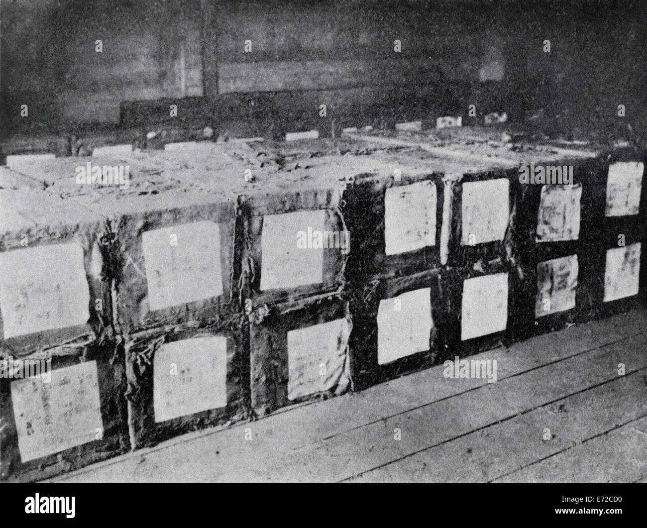 Opium box hi-res stock photography and images - Alamy