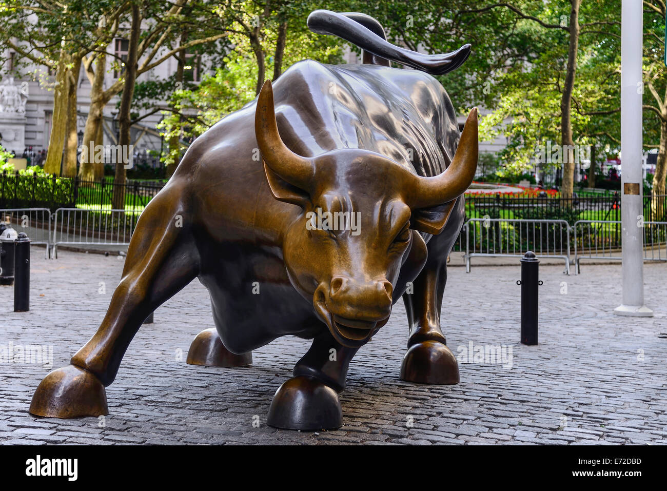 Bull sculptures hi-res stock photography and images - Alamy