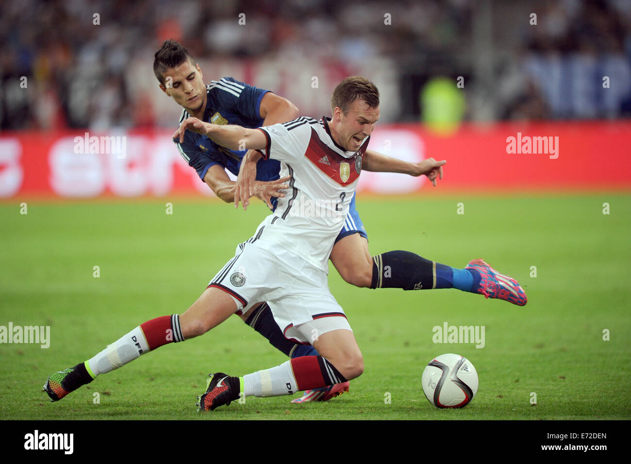 Duesseldorf, Germany. 03rd Sep, 2014. Argentina's Erik Lamela (back ...