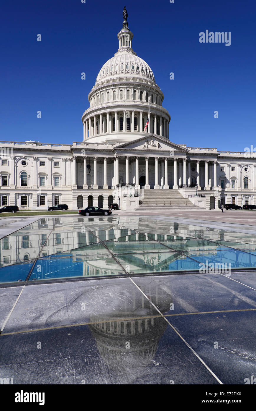 USA, Washington DC, Capitol Building Central section and dome reflected ...