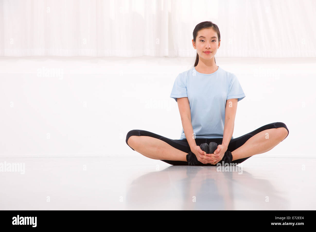 Young asian woman exercising Stock Photo - Alamy