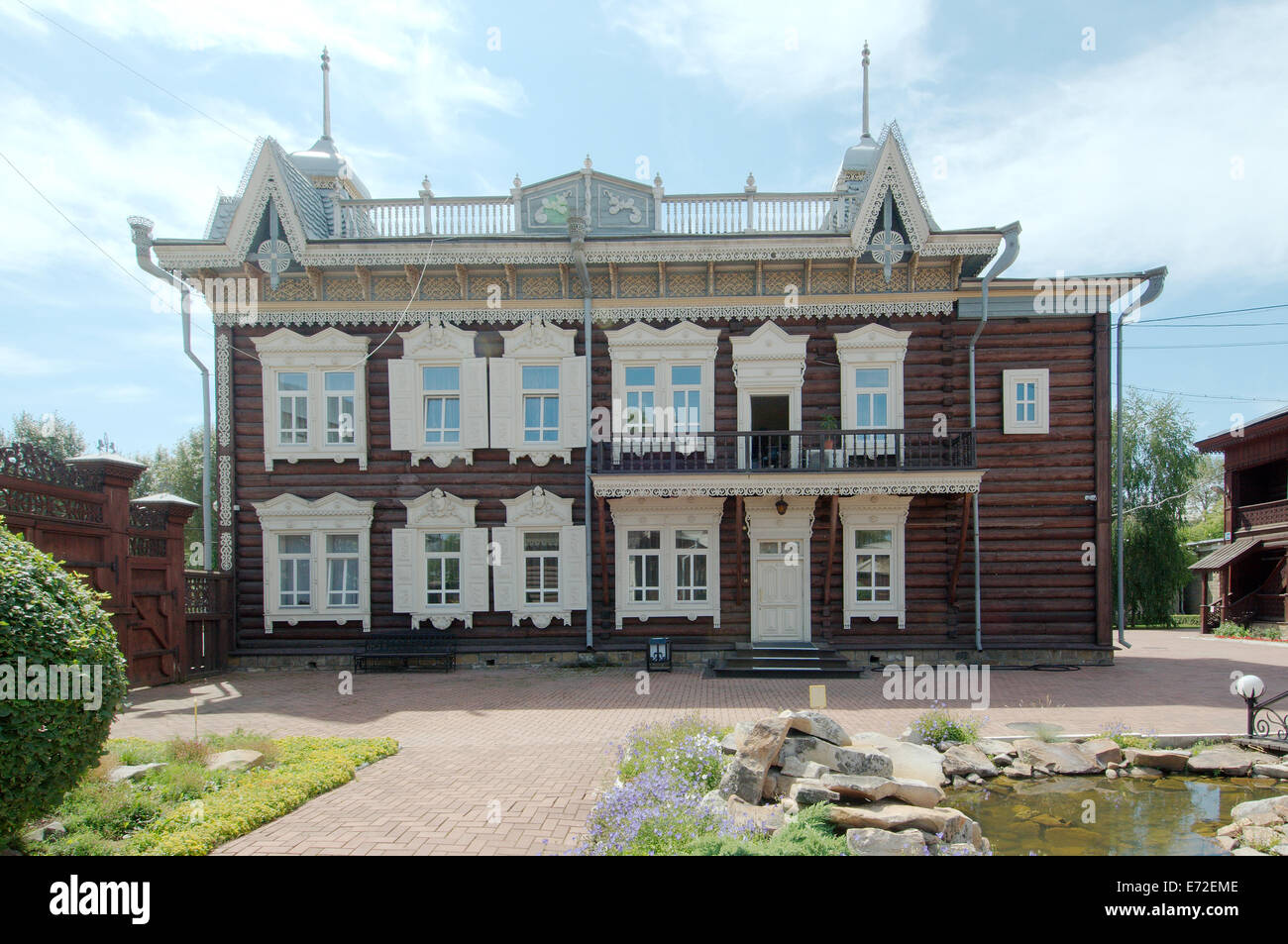 Siberia house hi-res stock photography and images - Alamy