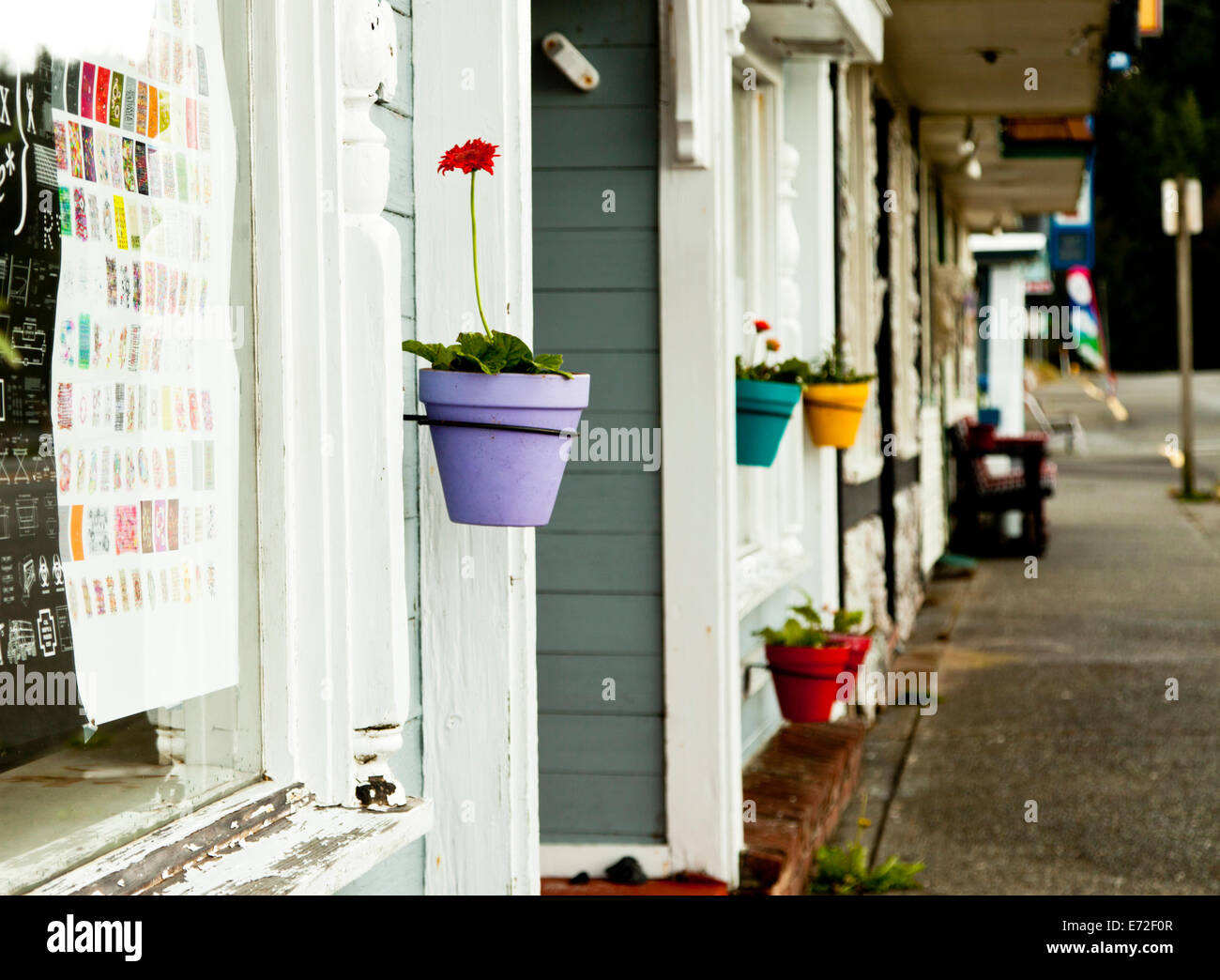 Colorful shop fronts hi-res stock photography and images - Alamy