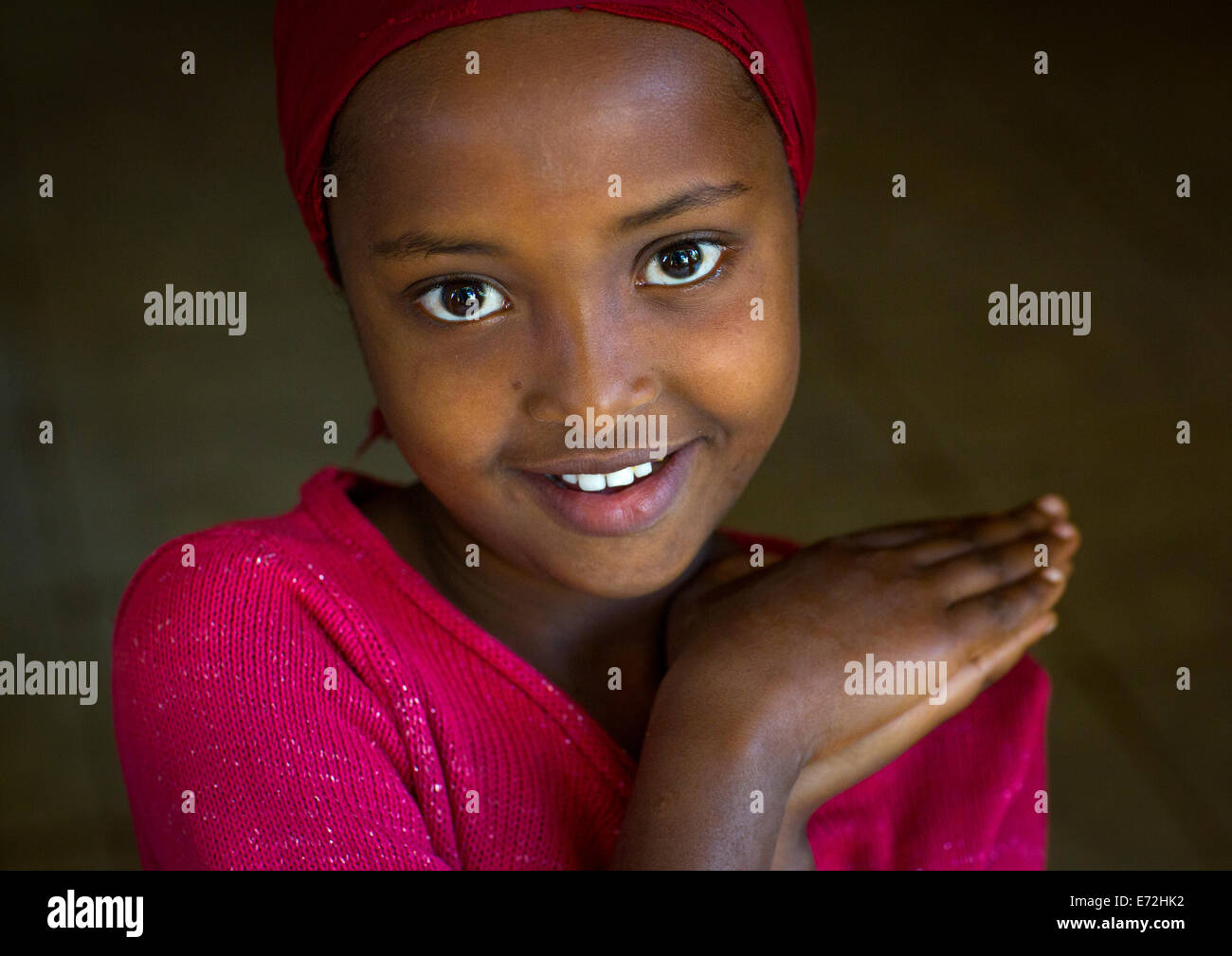 Ethiopian girls smile camera hi-res stock photography and images - Alamy