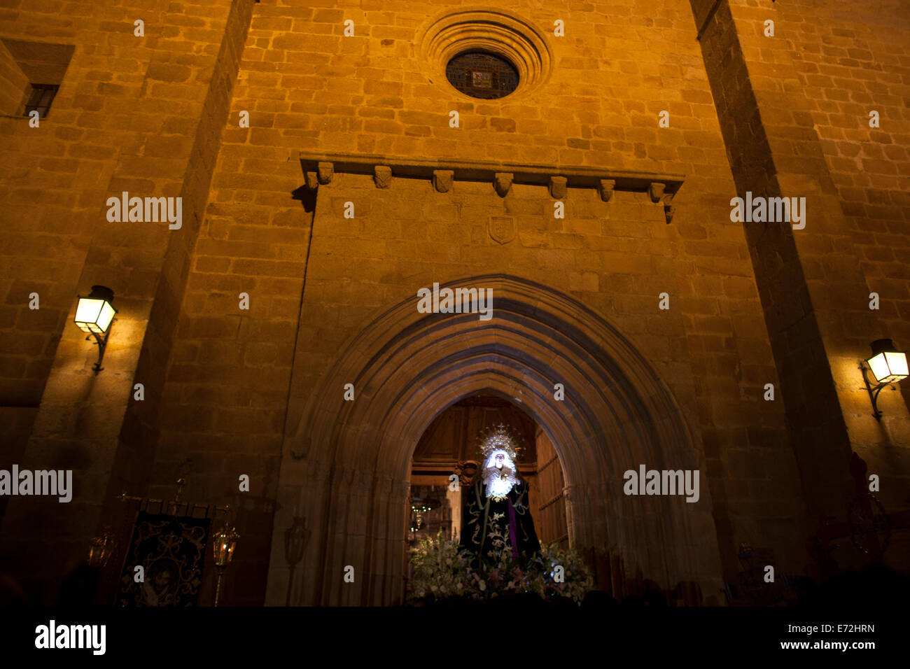 The Virgin of Sorrows (Virgen de los Dolores) enters the Cathedral of ...