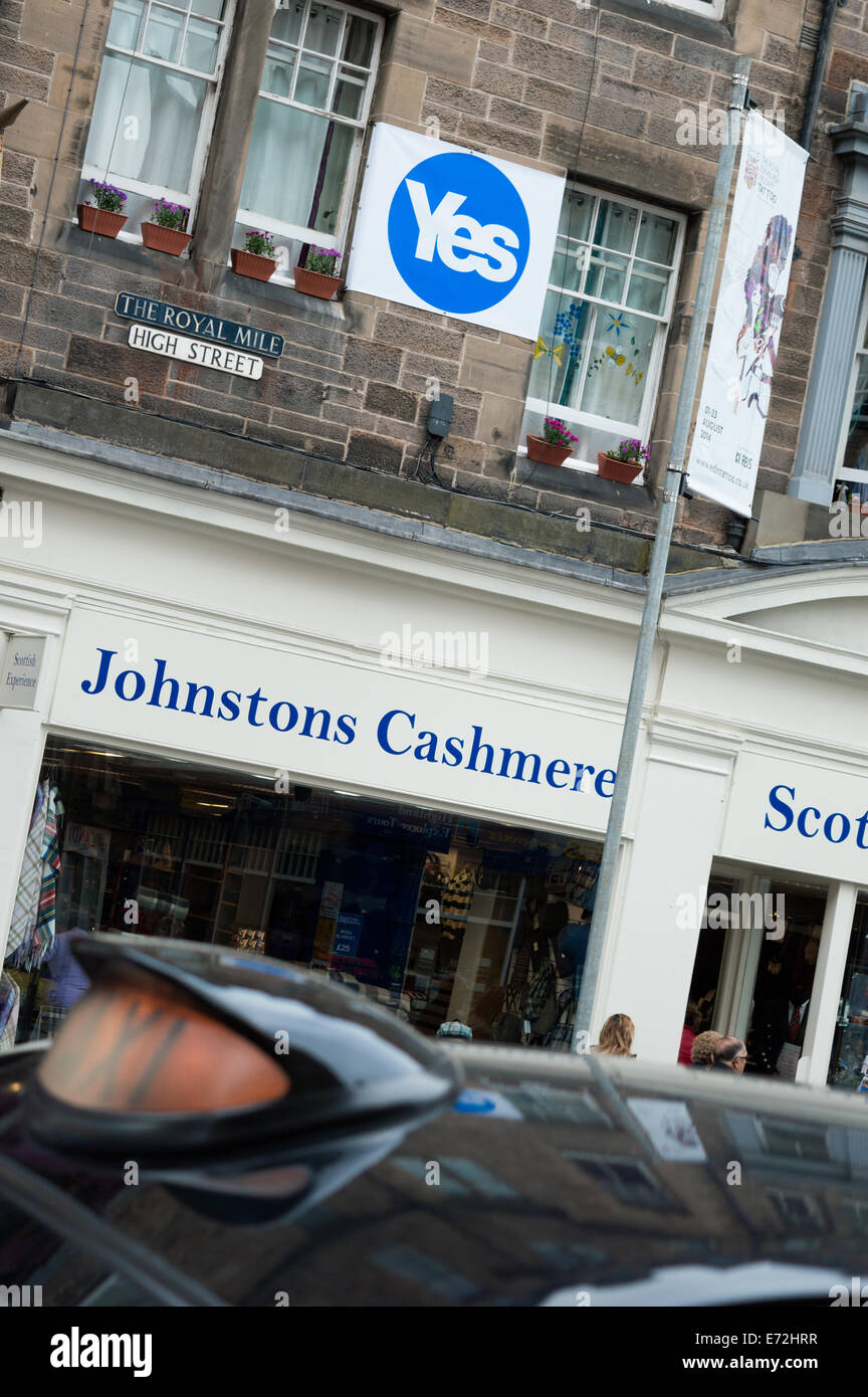 Yes campaign sign hi-res stock photography and images - Alamy