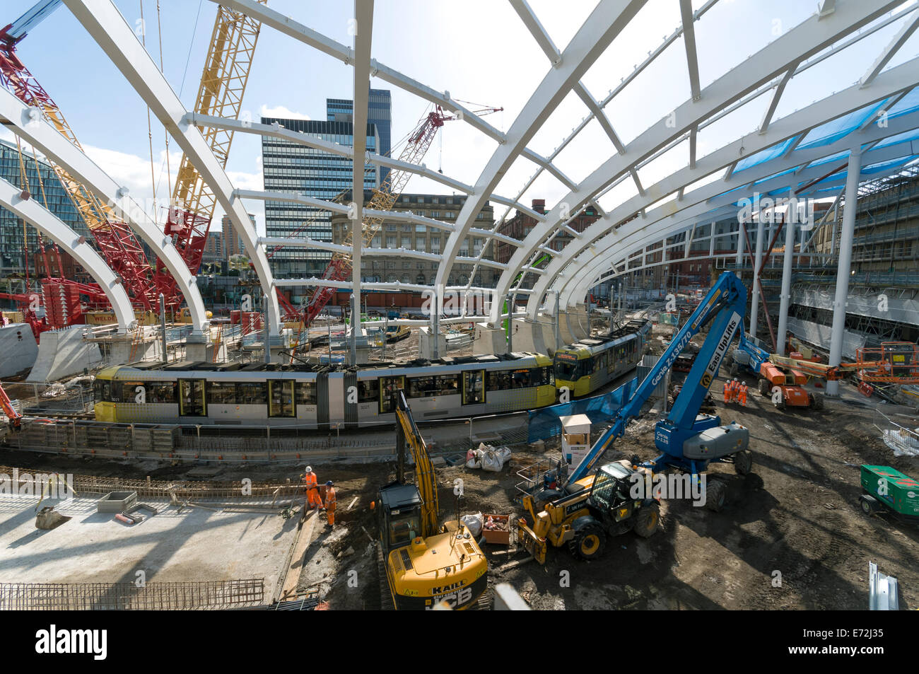 New roof being constructed and redevelopment work at Victoria Station ...