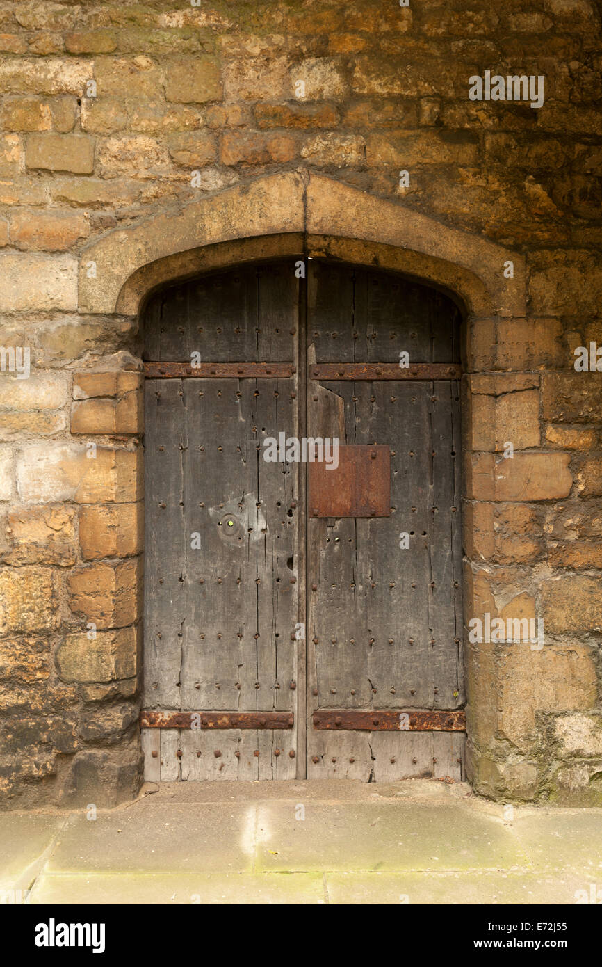 Medieval door hi-res stock photography and images - Alamy