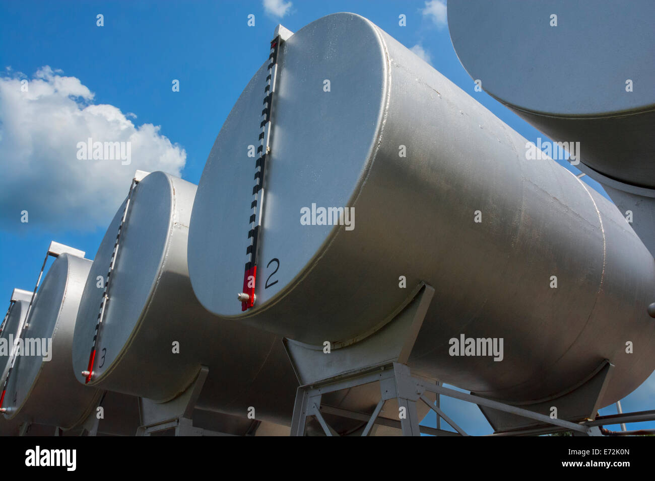 Rows of oil tanks hi-res stock photography and images - Alamy